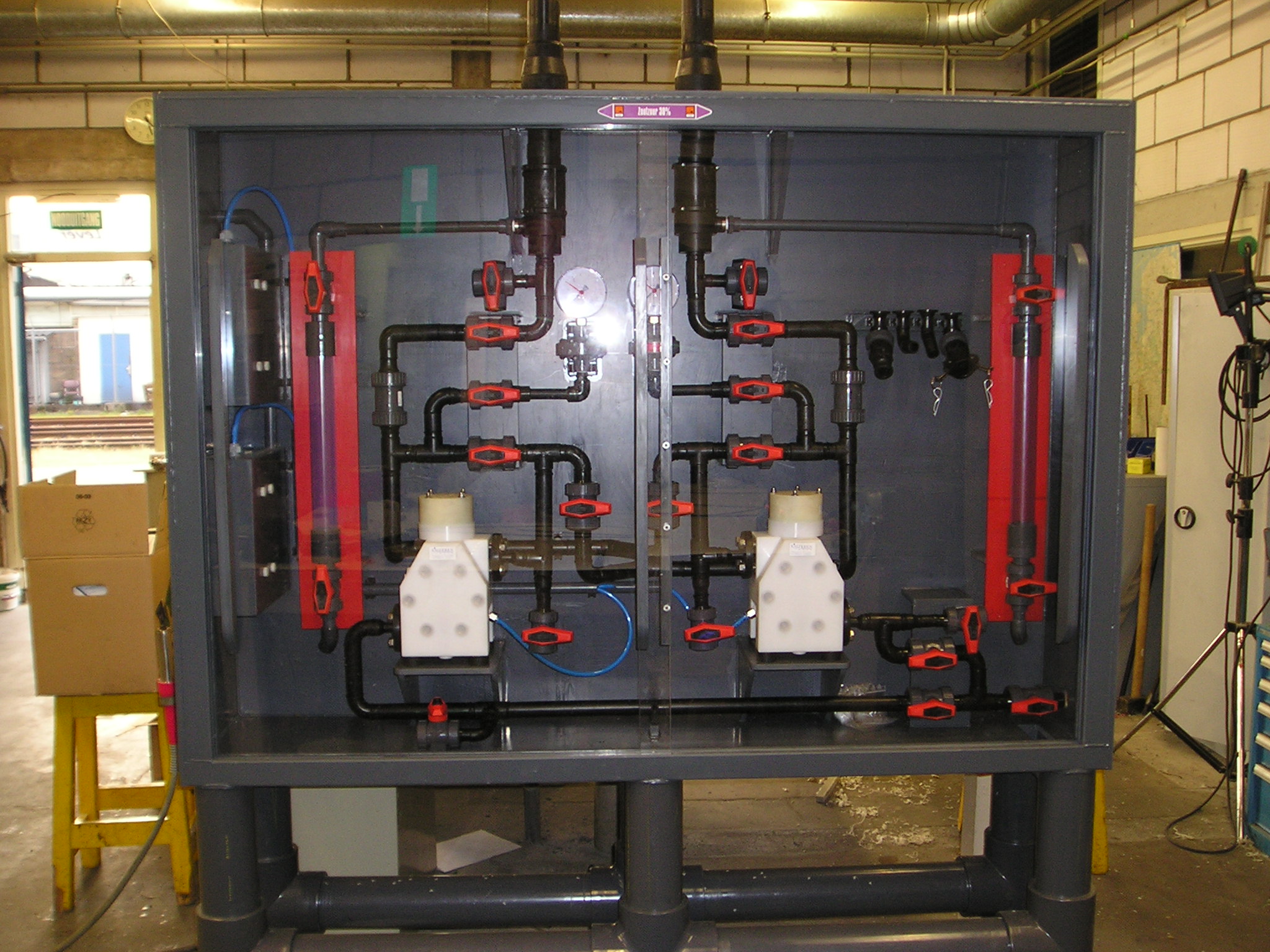 Afscherming pompopstelling | Lever Kunststoftechniek BV – Arnhem